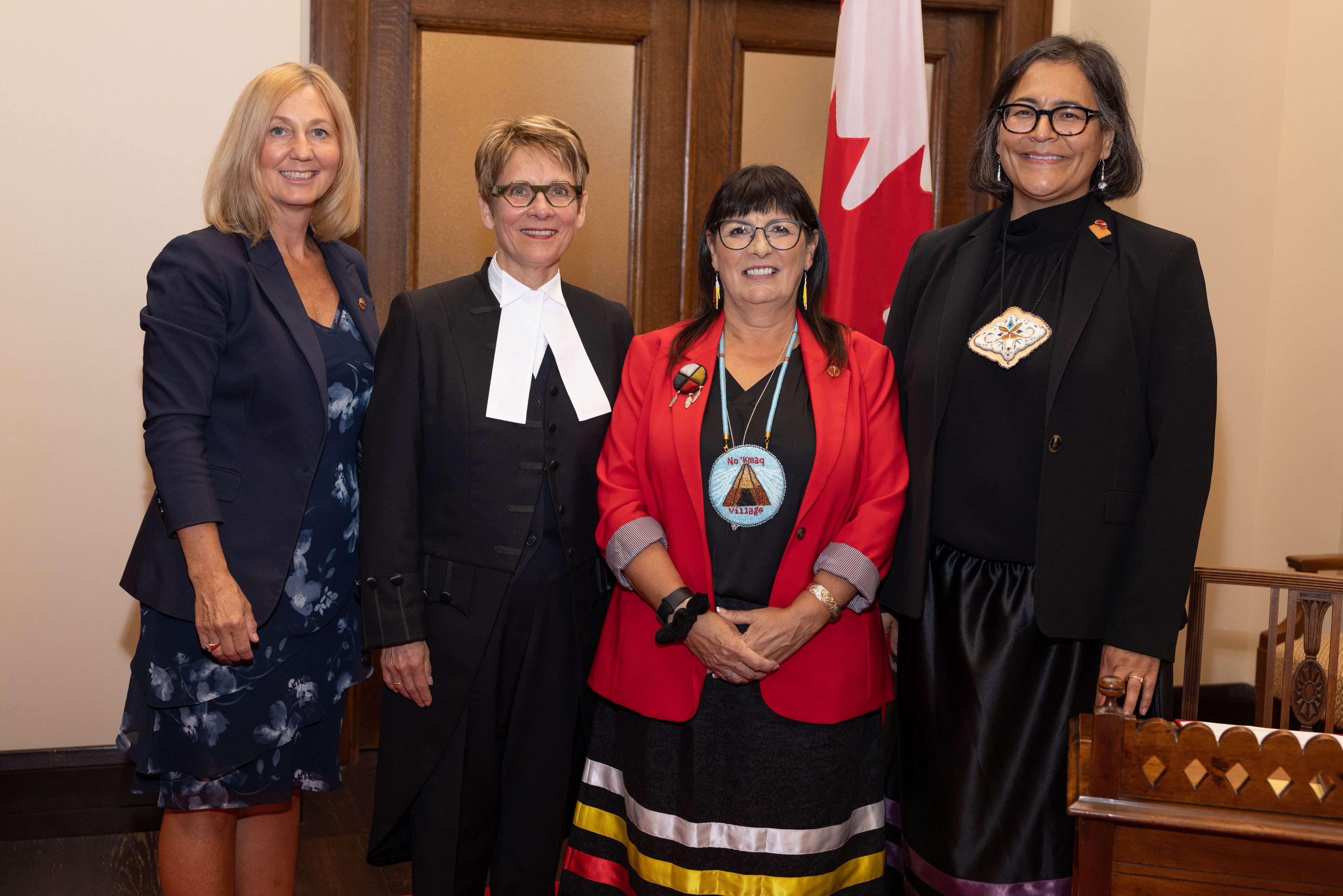 2 new independent senators sworn in | Senate GRO